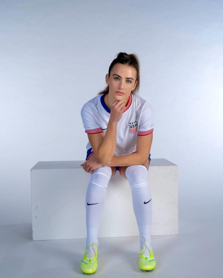 Emily Fox: Net Worth, Salary, Love Life & Soccer Stats