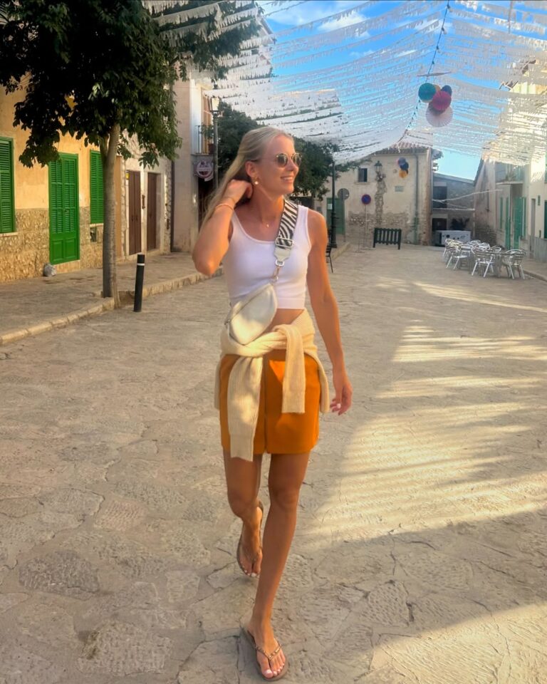 Merle Frohms Hot Photos, Age, Salary, Boyfriend, Net Worth & More