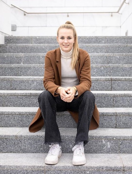 Merle Frohms - Hot Soccer Girls